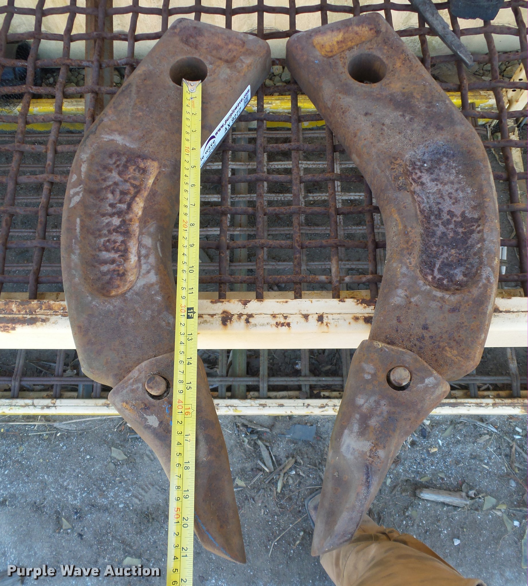 (2) Caterpillar D6R dozer ripper shanks in Greenwood, MO | Item AX9277 ...