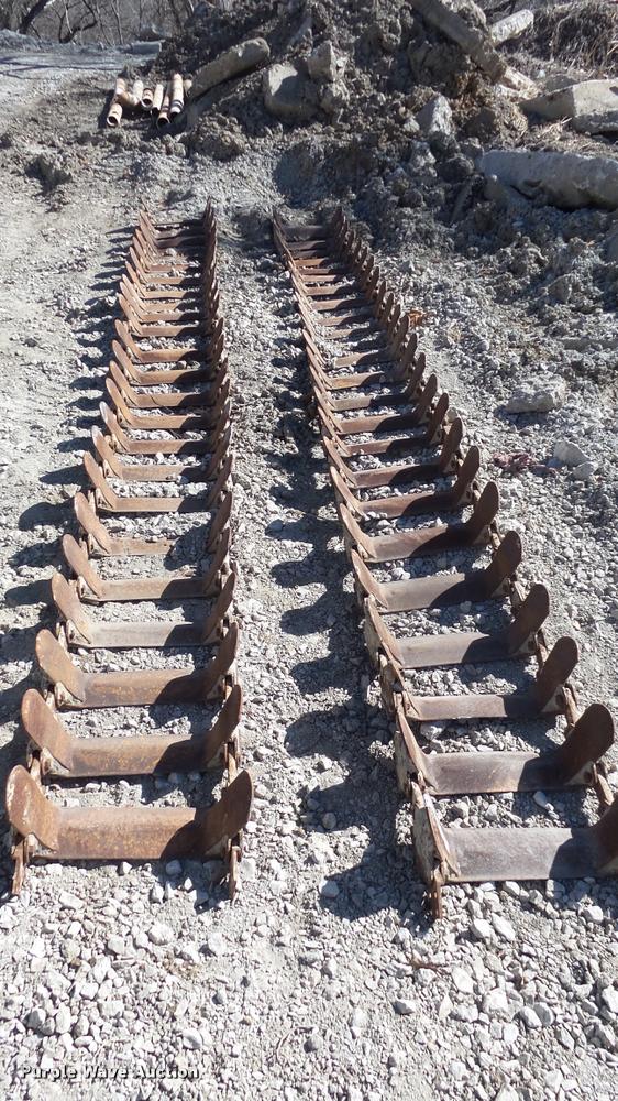 Case 1845 skid steer tracks in Parkville, MO | Item DJ9448 sold ...