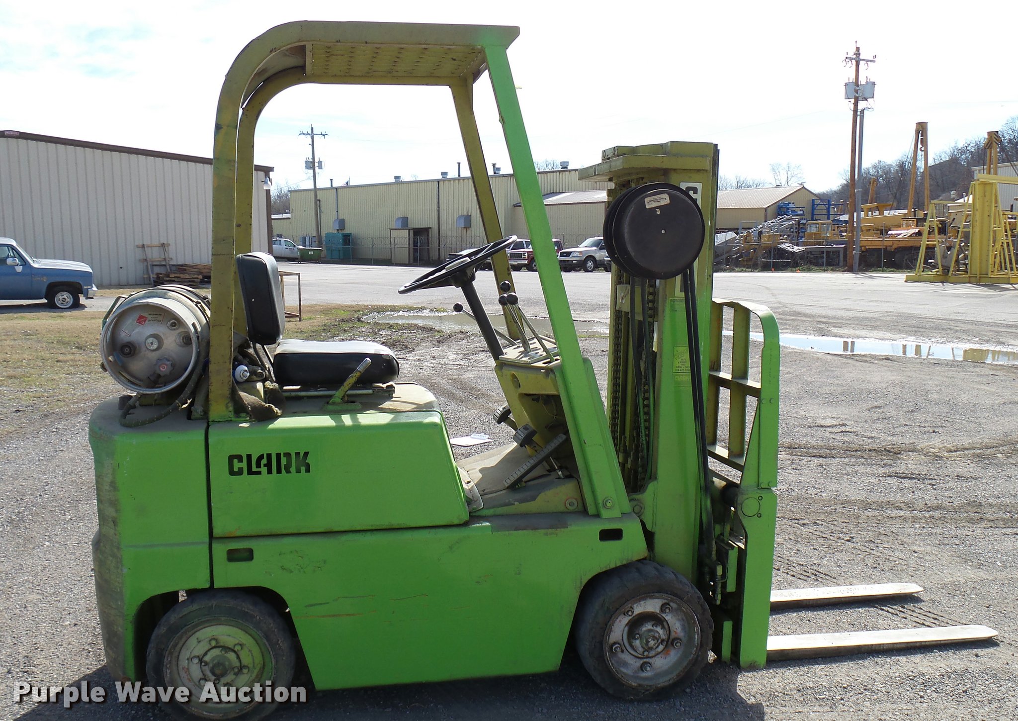 1975 Clark C500-40 forklift in Tulsa, OK | Item DB2420 sold | Purple Wave