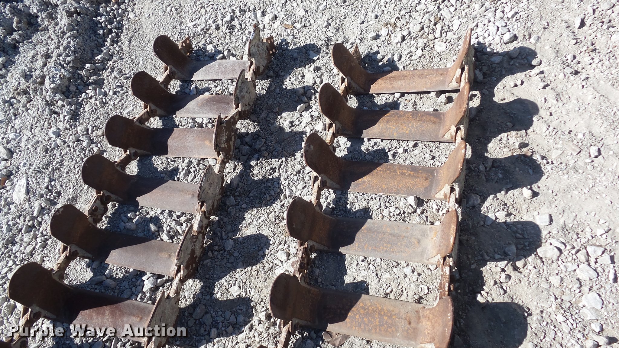 Case 1845 skid steer tracks in Parkville, MO | Item DJ9448 sold ...