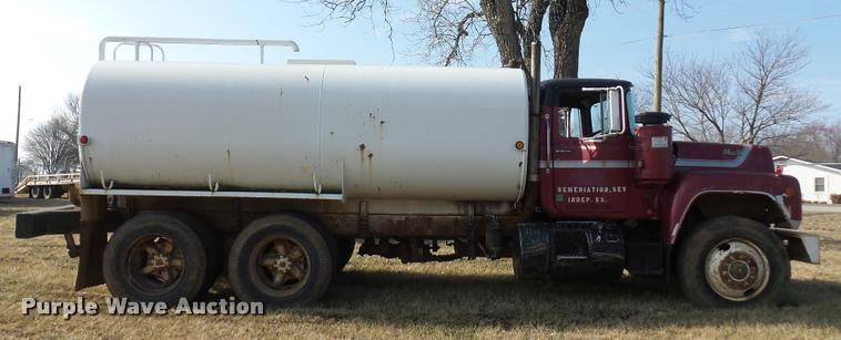 1980 Mack water truck in Independence, KS | Item BI9142 sold | Purple Wave