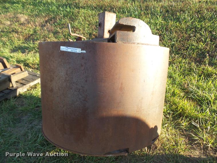 48" muck bucket in Bonner Springs, KS | Item BW9500 sold | Purple Wave