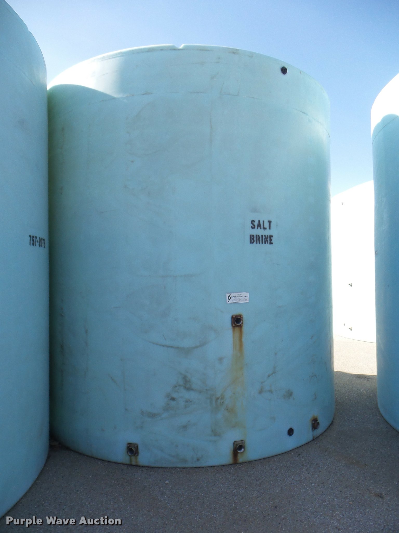 1999 Sprayer Specialties LDS1000-1 vertical poly salt brine tank in ...
