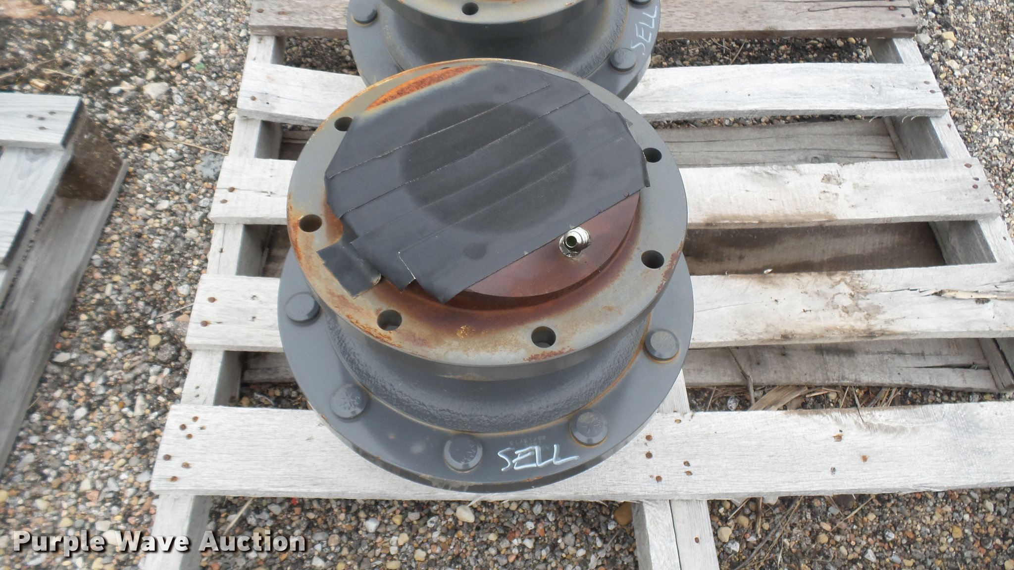 (2) Windrower planetaries in Hesston, KS | Item AT9527 sold | Purple Wave
