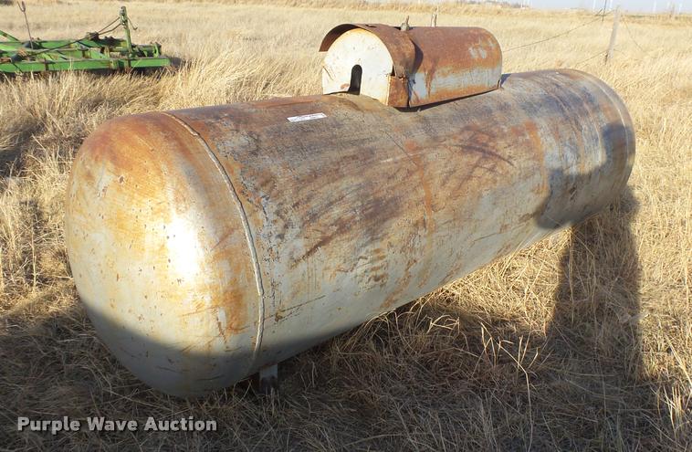 1946 propane tank in Spearville, KS | Item DI9675 sold | Purple Wave