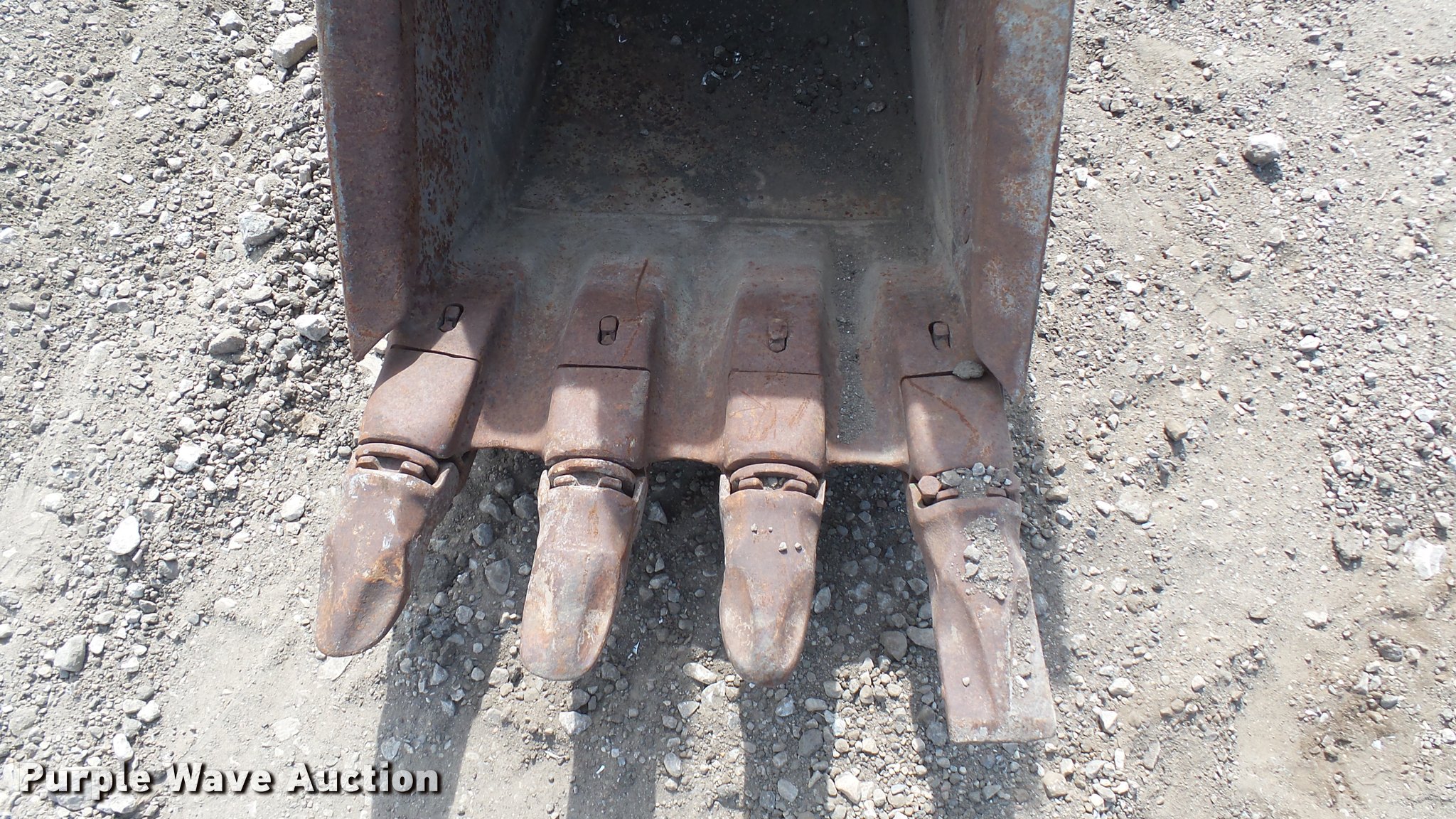 Eaco excavator bucket in Wichita, KS | Item DQ9984 sold | Purple Wave