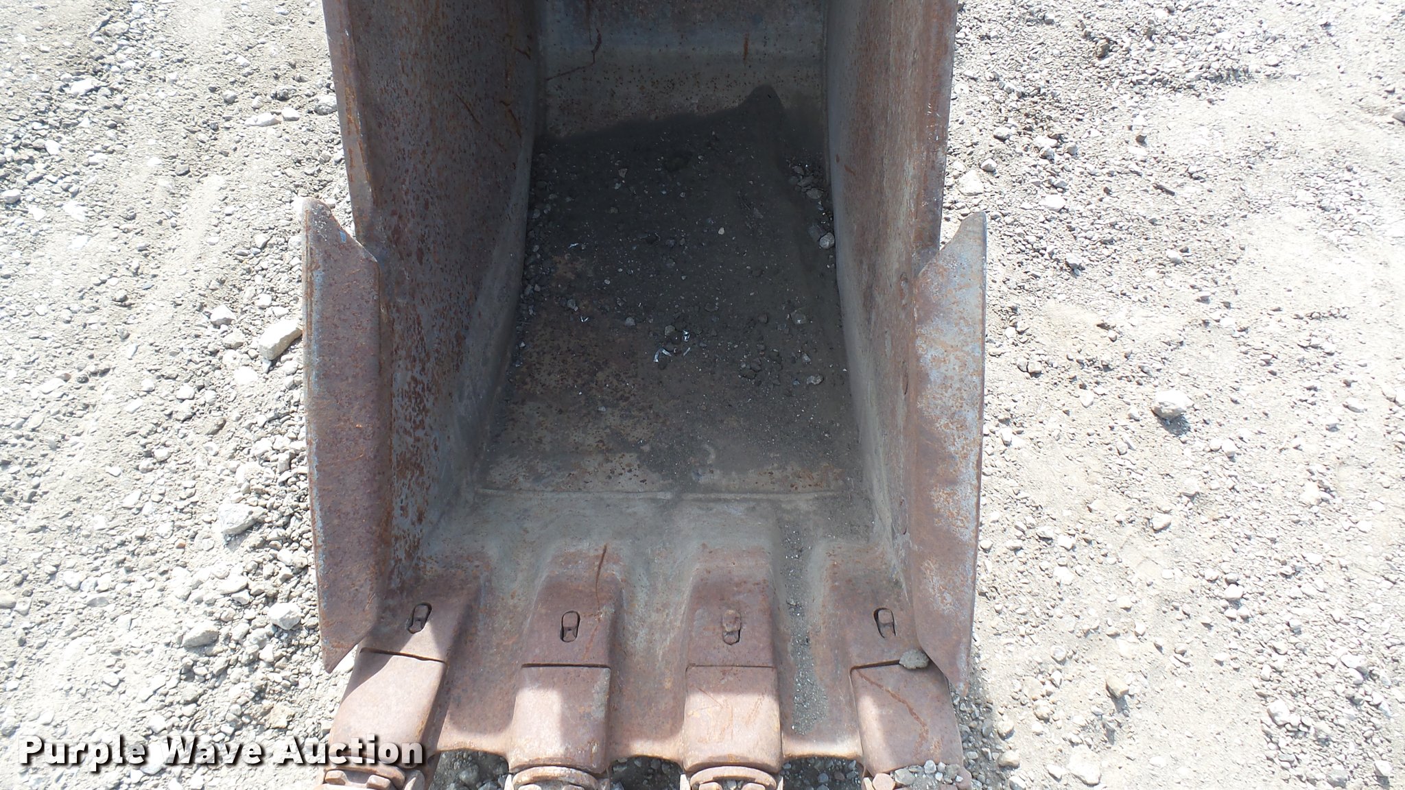 Eaco excavator bucket in Wichita, KS | Item DQ9984 sold | Purple Wave