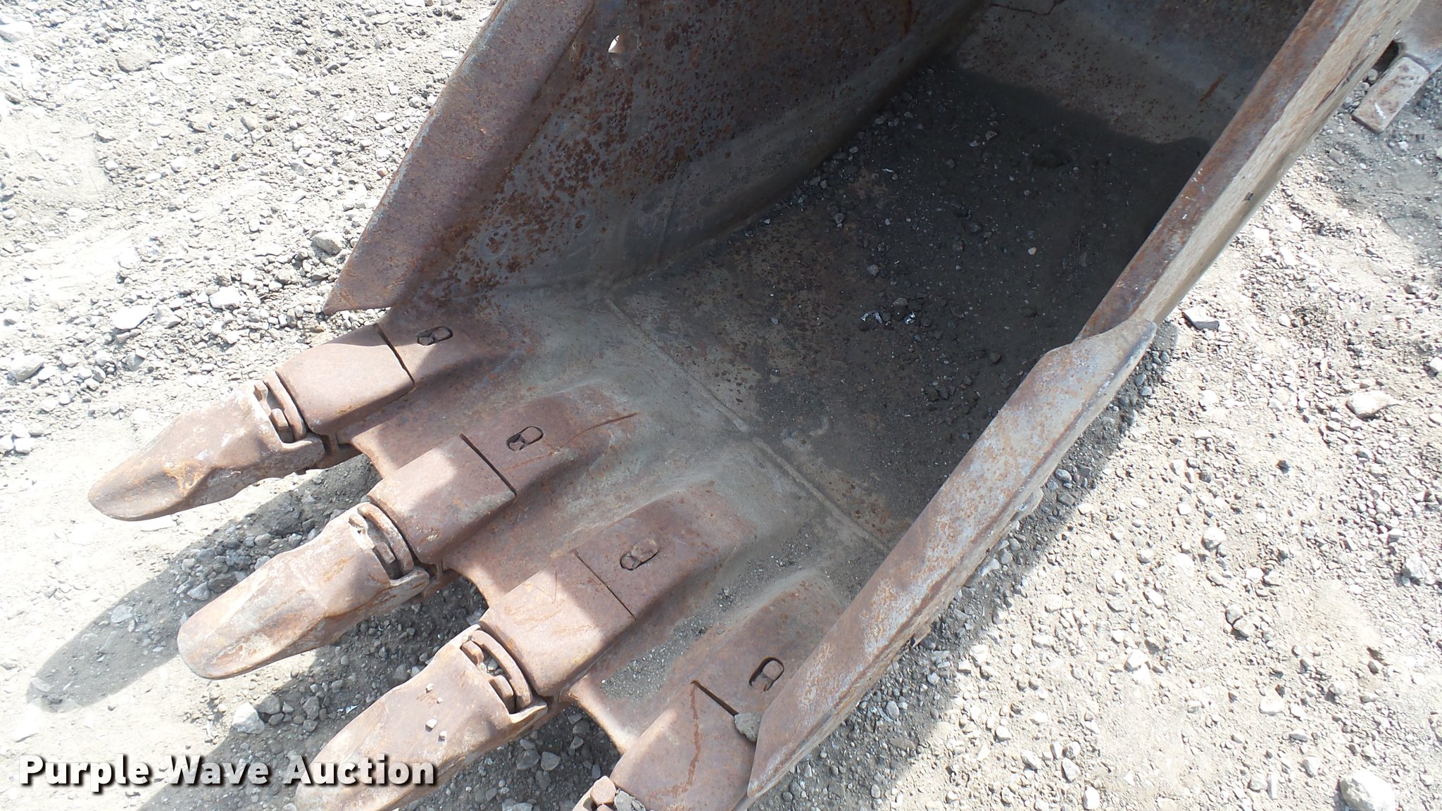 Eaco excavator bucket in Wichita, KS | Item DQ9984 sold | Purple Wave