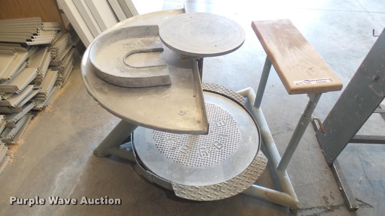 Lockerbie pottery wheel in Mulvane, KS | Item DS9200 sold | Purple Wave