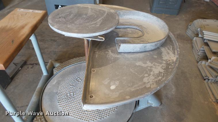 Lockerbie pottery wheel in Mulvane, KS | Item DS9200 sold | Purple Wave