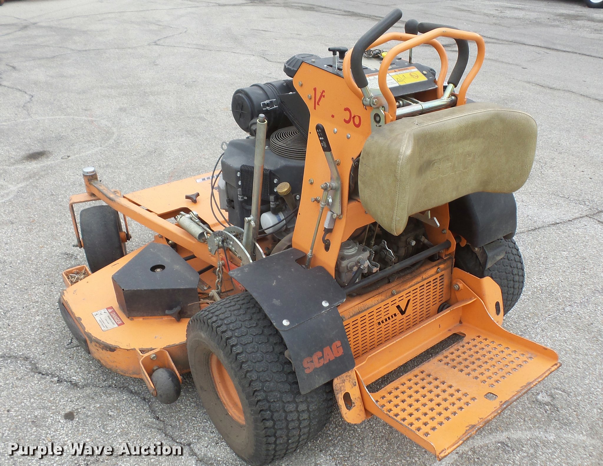 Scag V-ride lawn mower in Lenexa, KS | Item DB0531 sold | Purple Wave