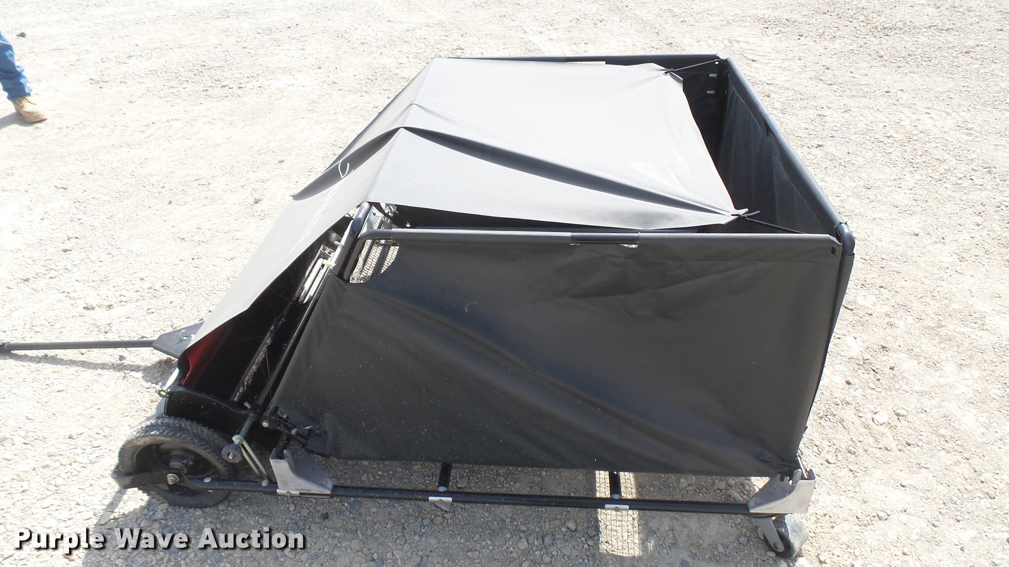 Ariens leaf catcher in Mulvane, KS | Item DS9184 sold | Purple Wave