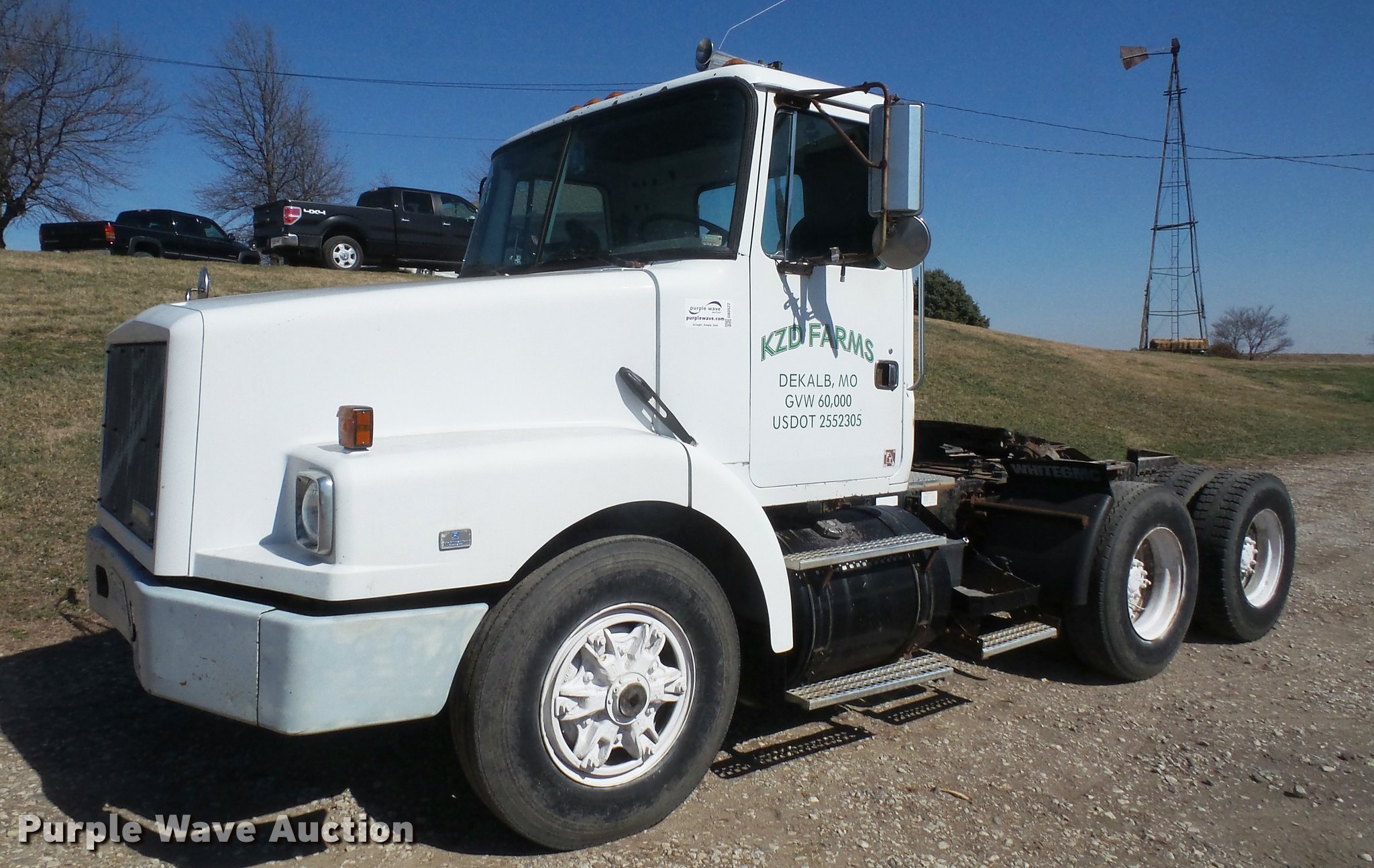 1994 Volvo WG semi truck in De Kalb, MO | Item DB0522 sold | Purple Wave