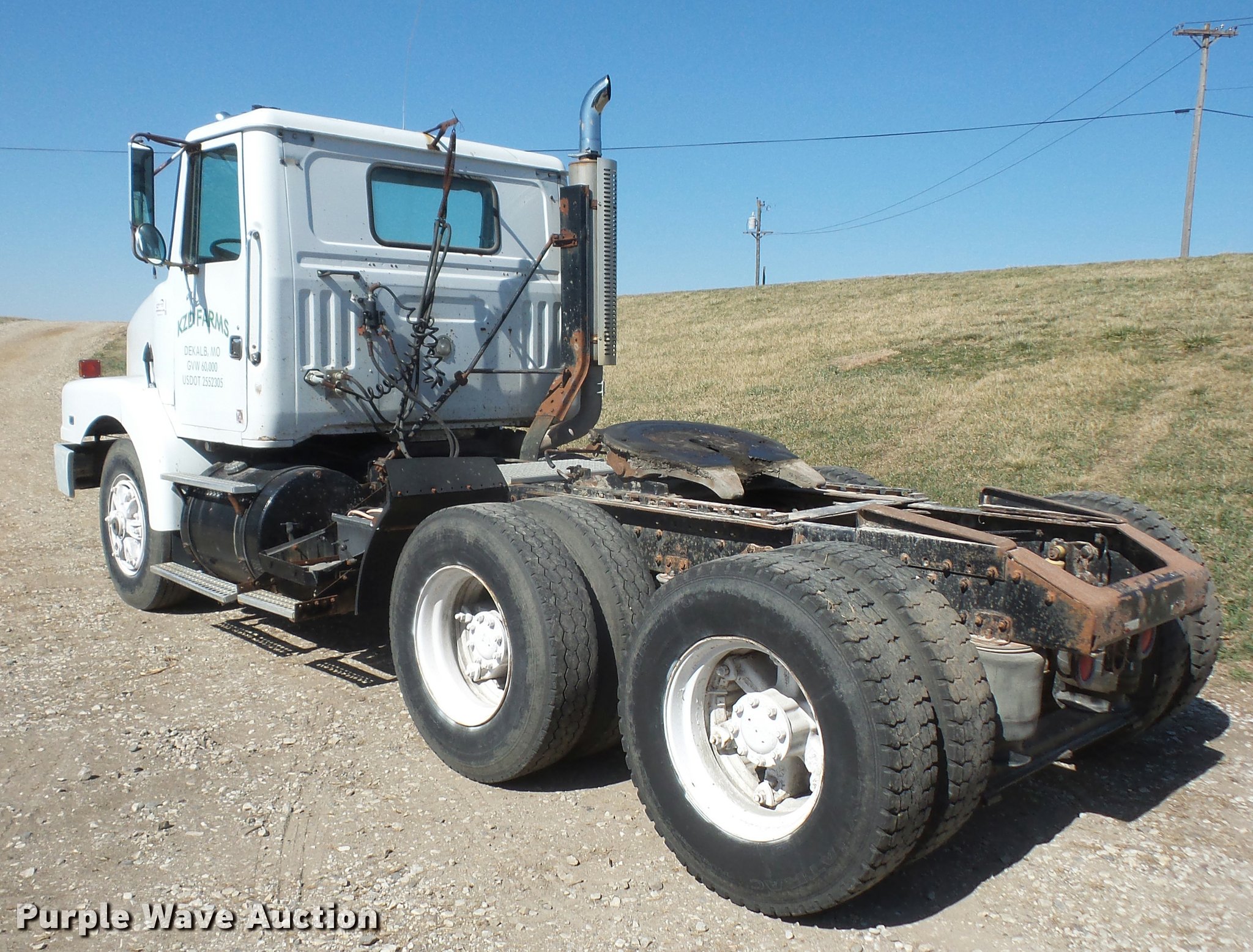 1994 Volvo WG semi truck in De Kalb, MO | Item DB0522 sold | Purple Wave