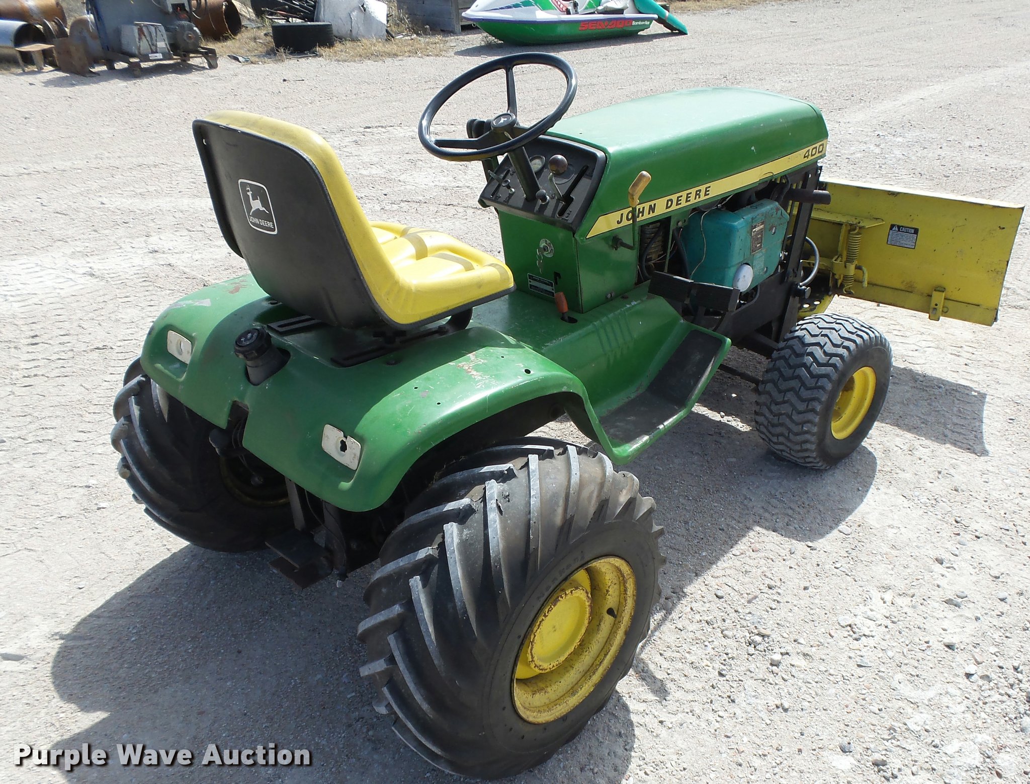 John Deere 400 lawn tractor in Dodge City, KS | Item DI9588 sold ...