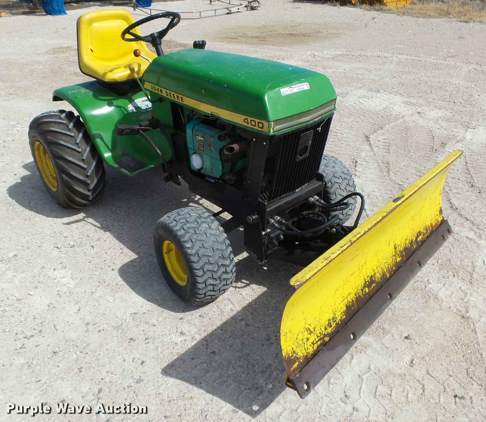 John Deere 400 lawn tractor in Dodge City, KS | Item DI9588 sold ...