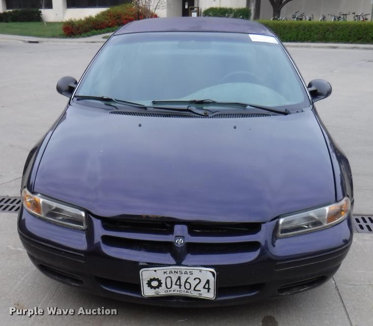 2000 Dodge Stratus in Manhattan, KS | Item DB3872 sold | Purple Wave