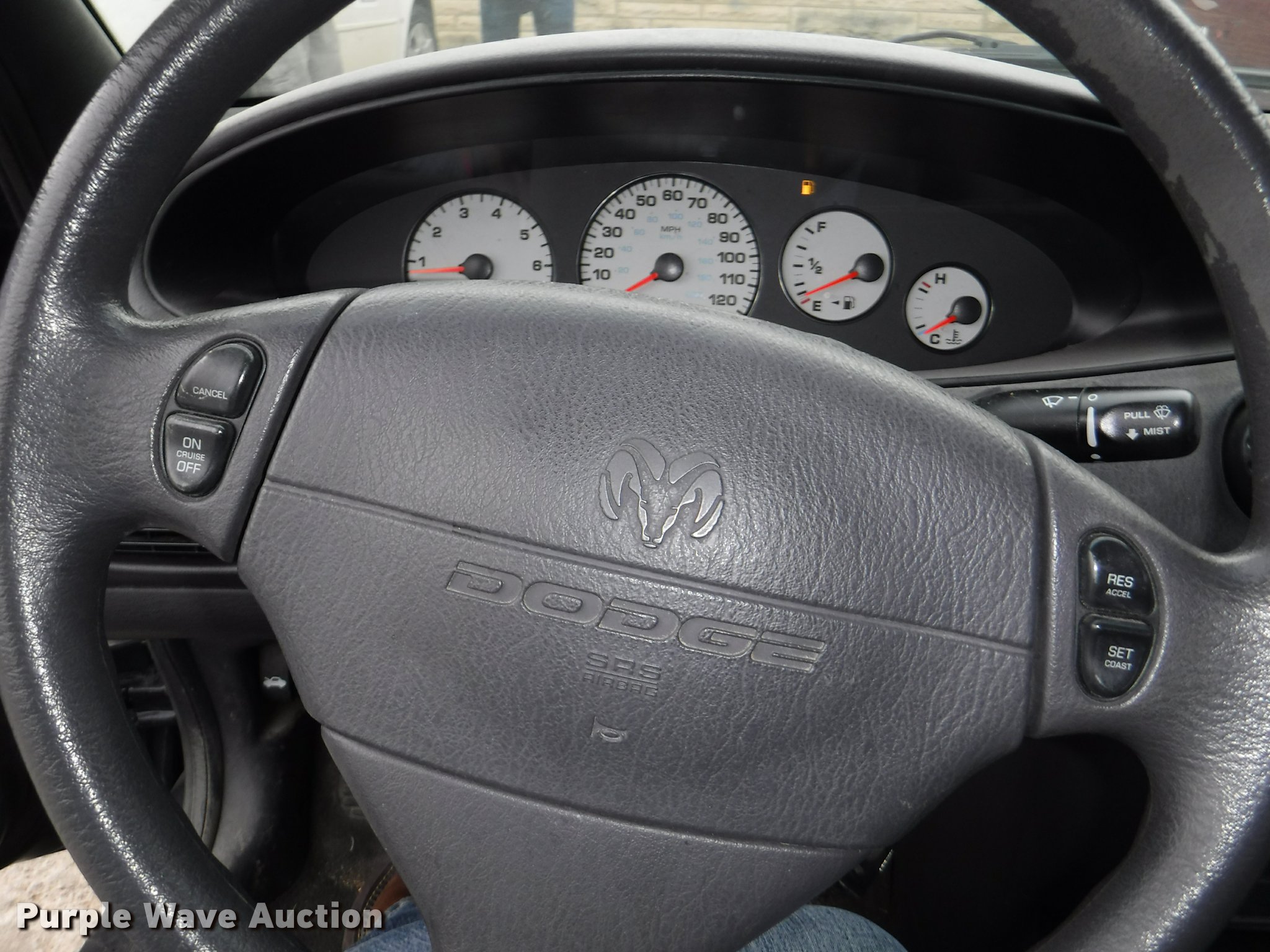 2000 Dodge Stratus in Manhattan, KS | Item DB3872 sold | Purple Wave