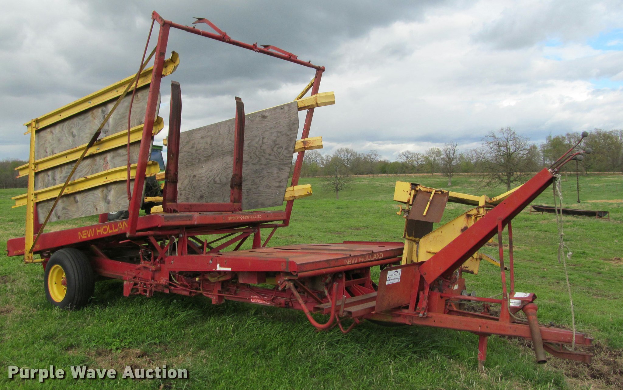New Holland Stackliner 1012 bale stacker in Bentonville, AR | Item ...