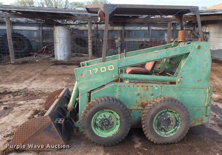 OMC 1700 skid steer in Cheney, KS | Item DM9128 sold | Purple Wave