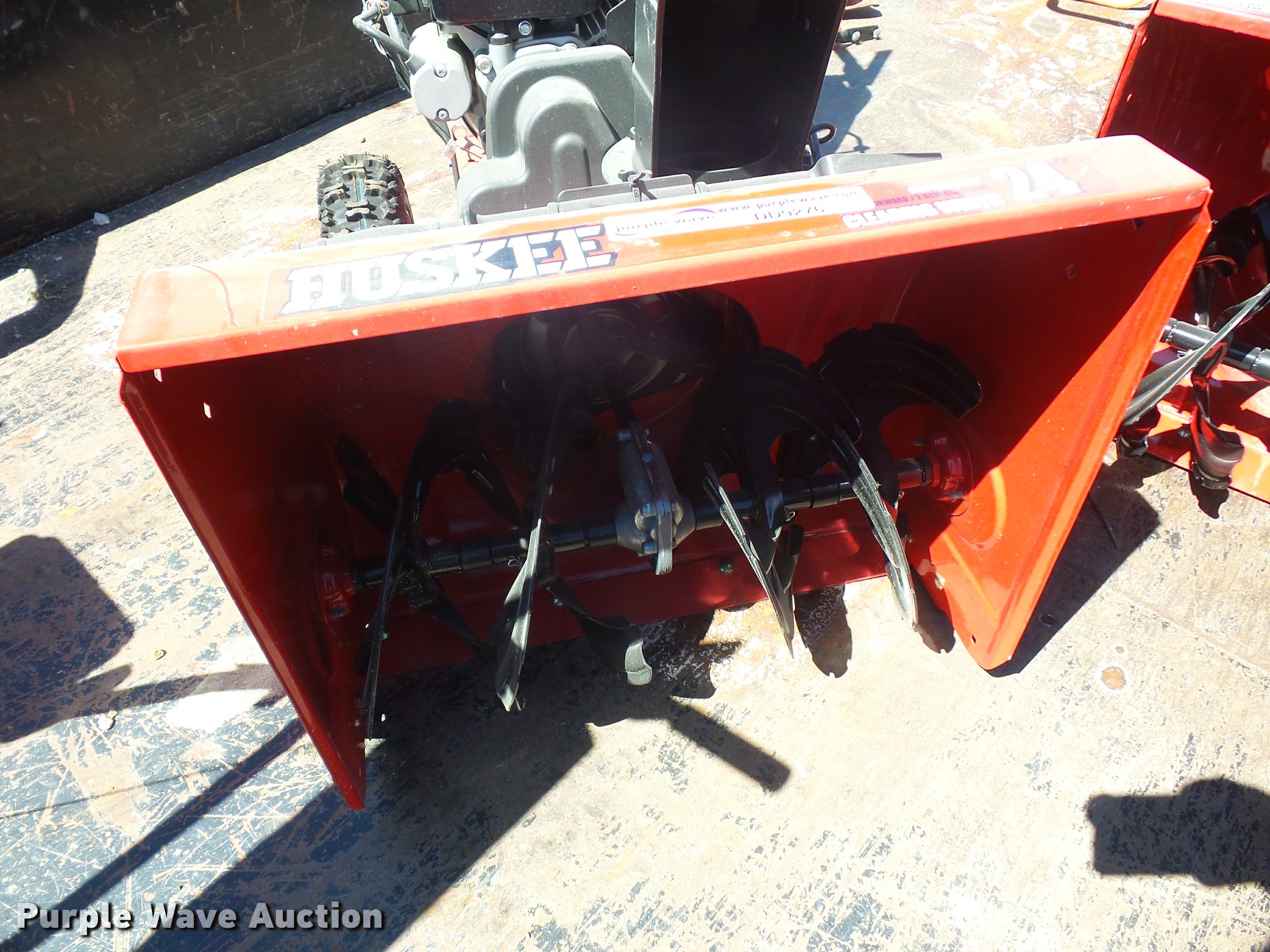Huskee snow blower in Blue Springs, MO | Item DD9276 sold | Purple Wave
