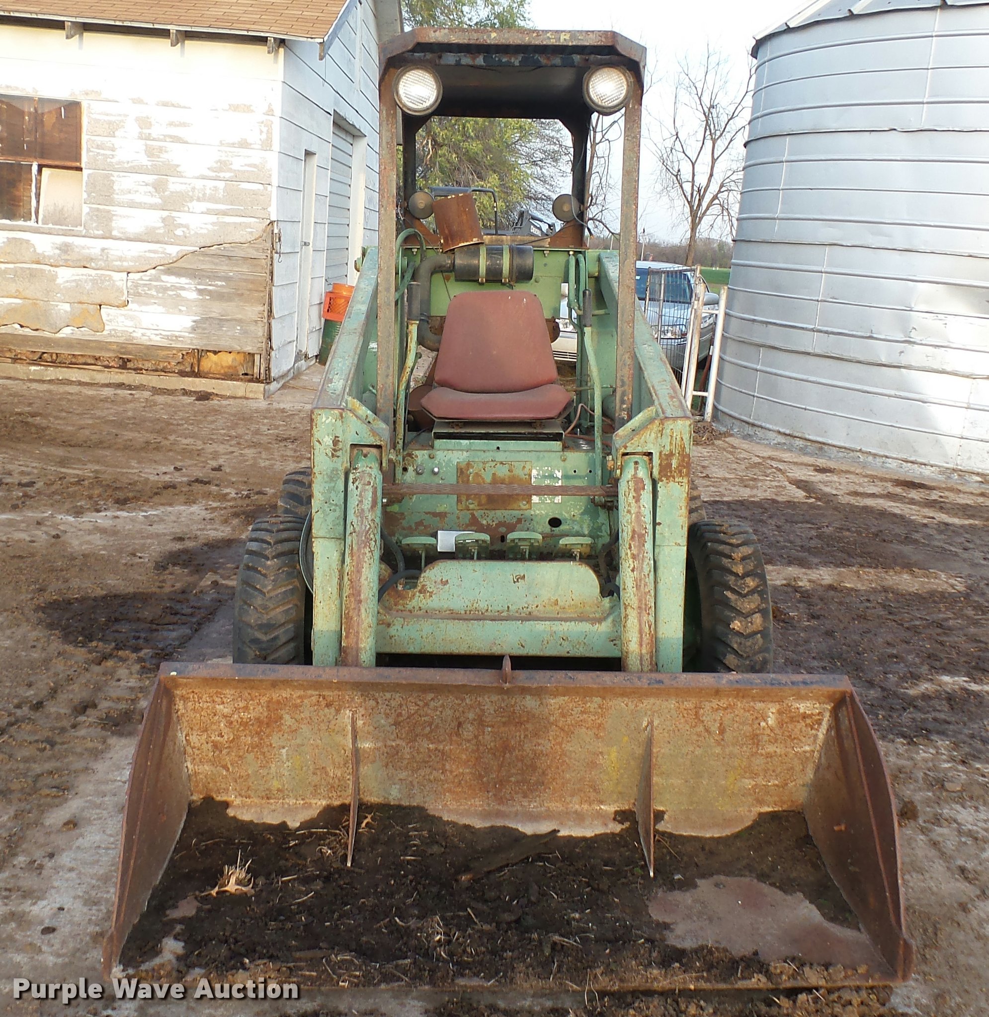 OMC 1700 skid steer in Cheney, KS | Item DM9128 sold | Purple Wave