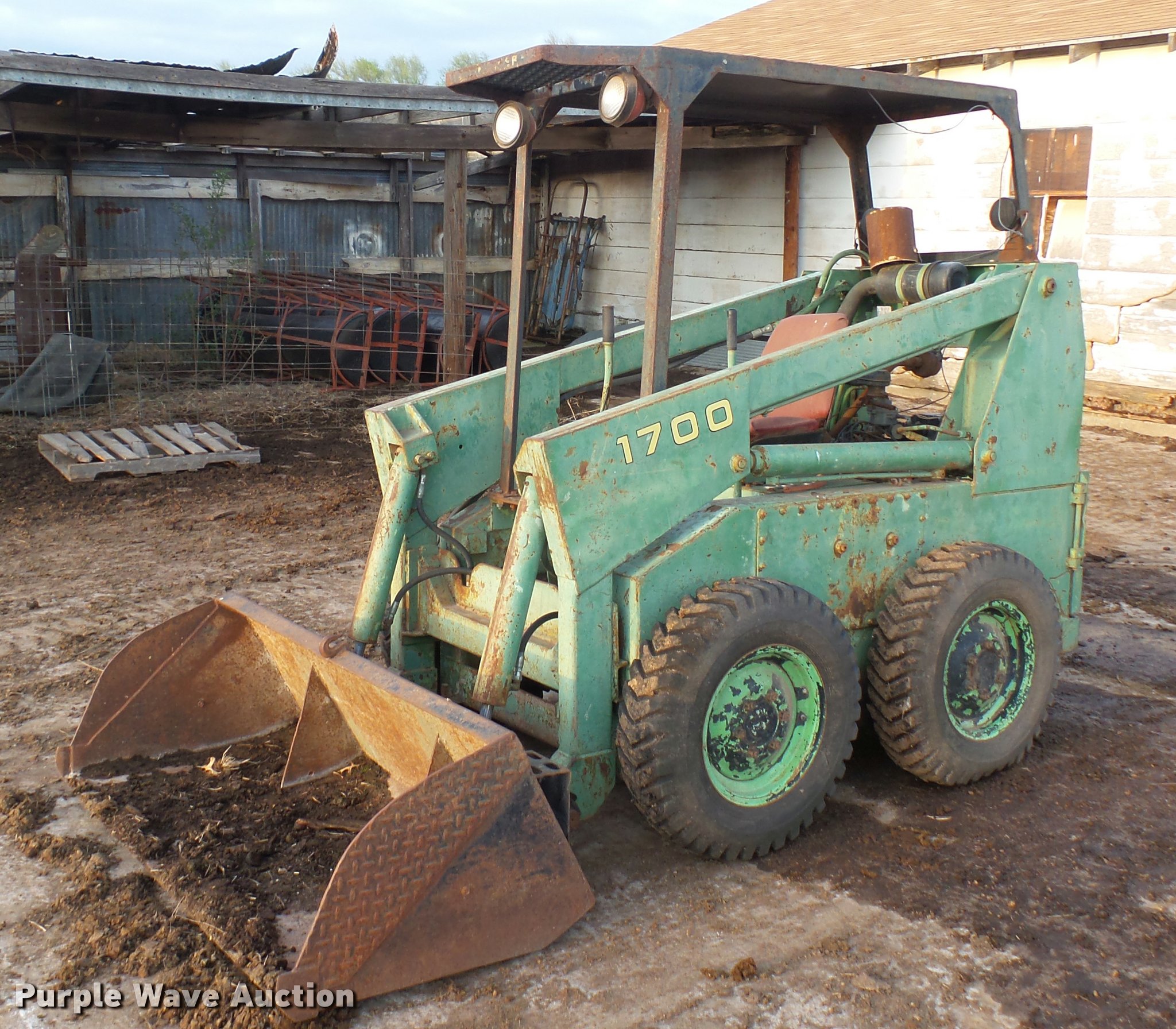 OMC 1700 skid steer in Cheney, KS | Item DM9128 sold | Purple Wave