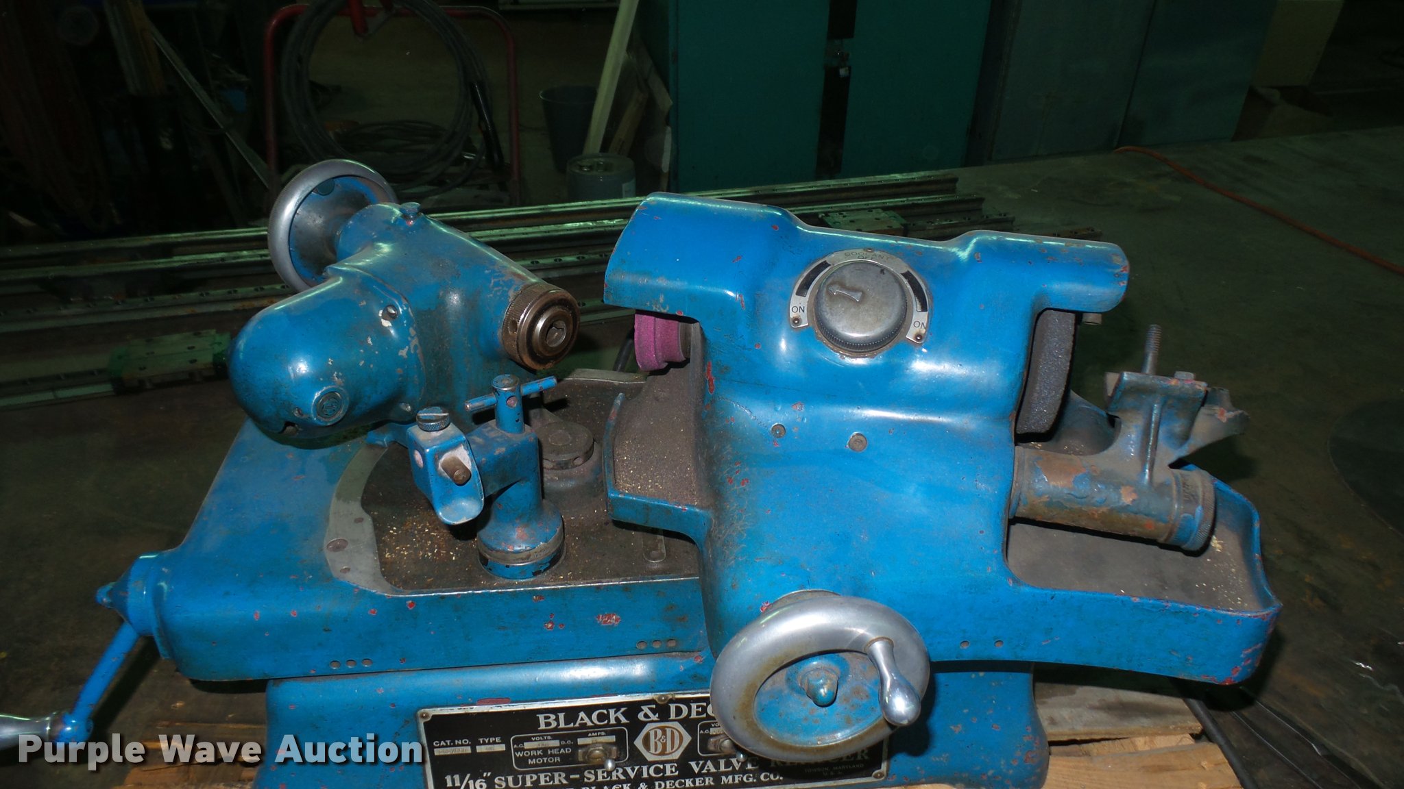 Black & Decker valve refacer in Wichita, KS | Item DS9018 sold | Purple ...