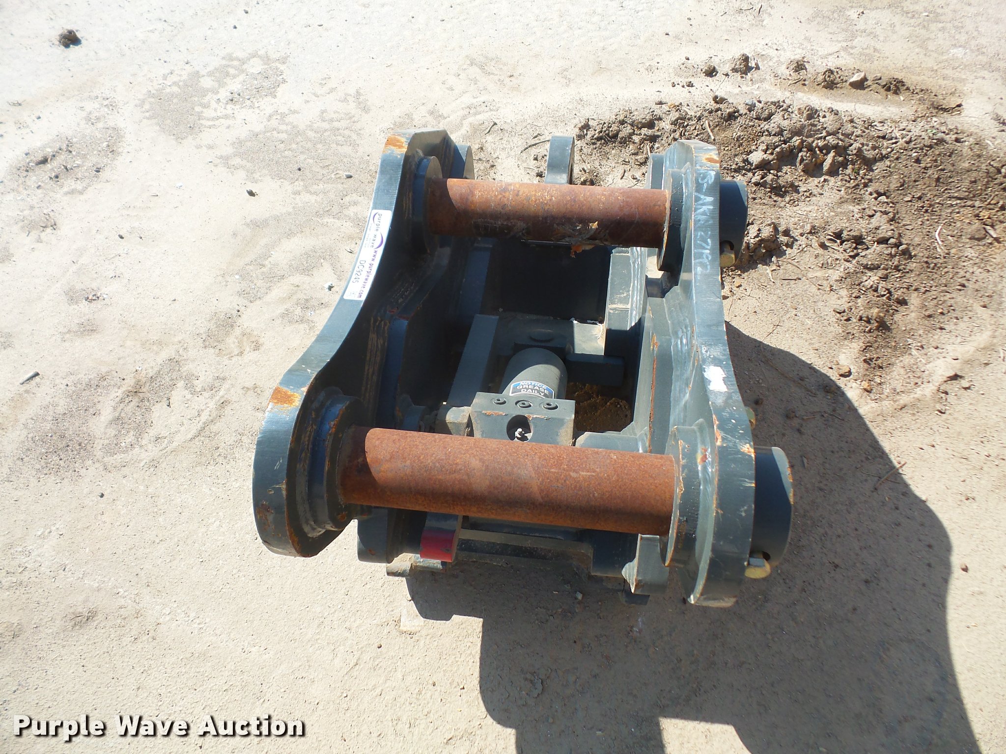 JRB hydraulic quick coupler in Lansing, KS | Item DC9245 sold | Purple Wave