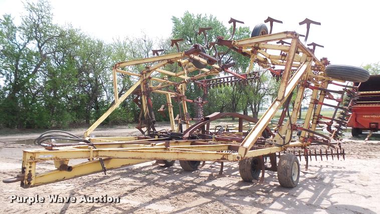 Friggstad chisel plow in Kinsley, KS | Item DM9617 sold | Purple Wave