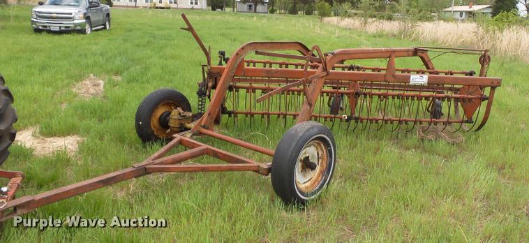 International hay rake in Sikeston, MO | Item K3281 sold | Purple Wave
