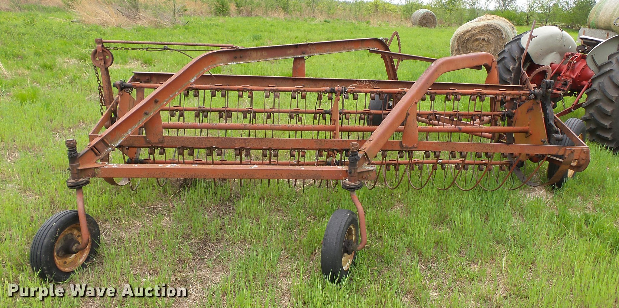 International hay rake in Sikeston, MO | Item K3281 sold | Purple Wave