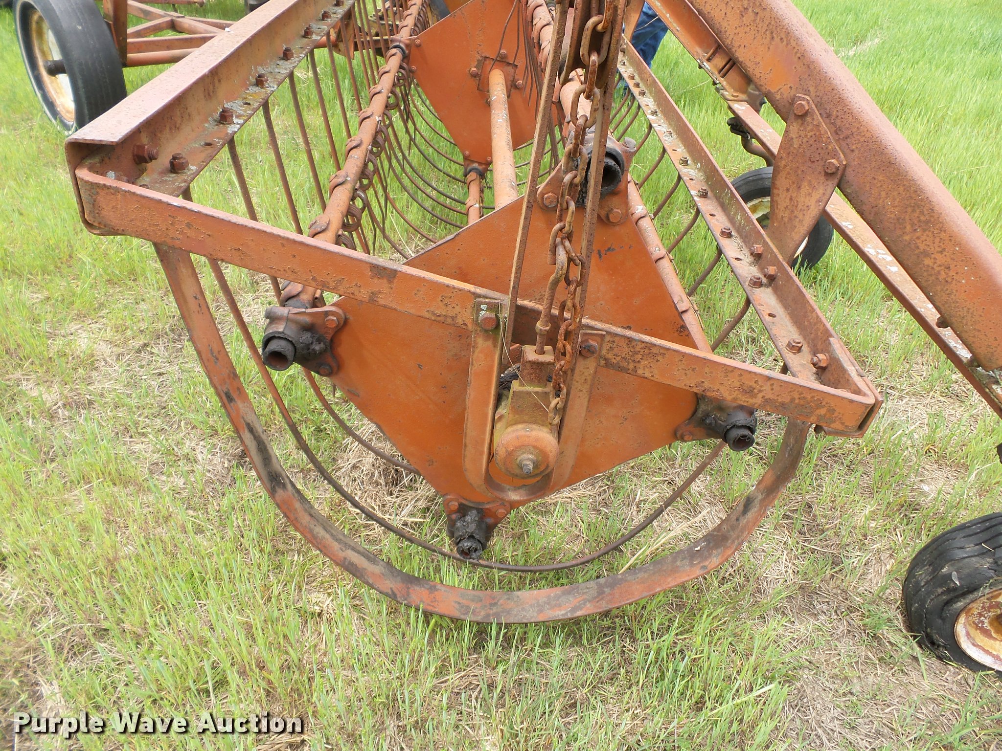 International hay rake in Sikeston, MO | Item K3281 sold | Purple Wave