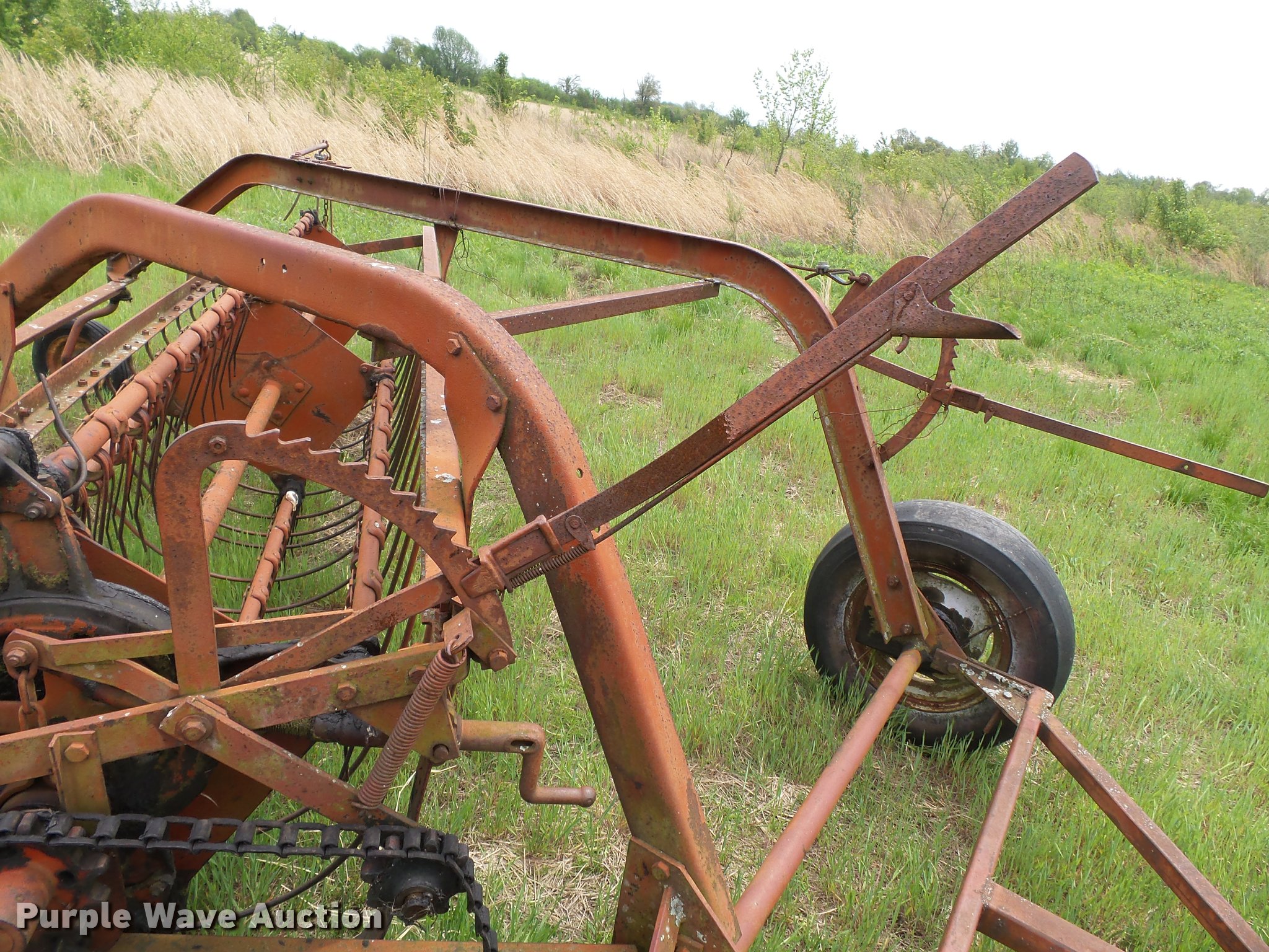 International hay rake in Sikeston, MO | Item K3281 sold | Purple Wave