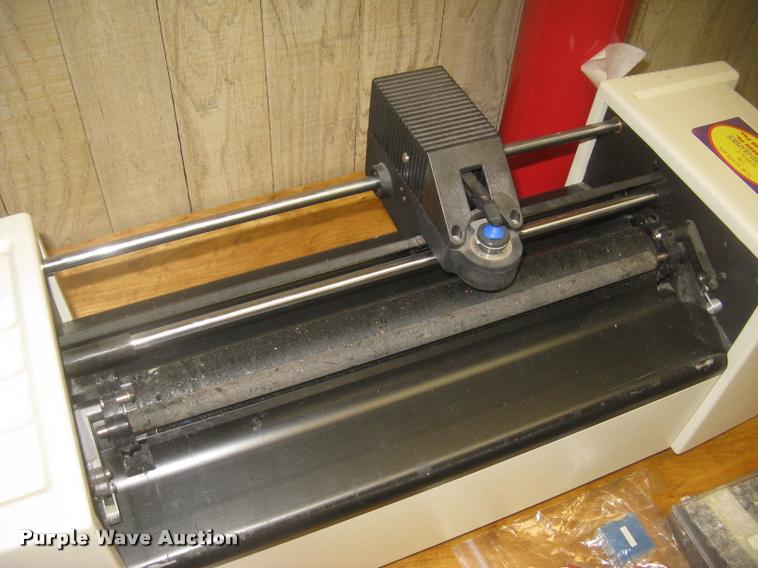 Gerber Select 15 vinyl cutter in Wichita, KS | Item BP9501 sold ...