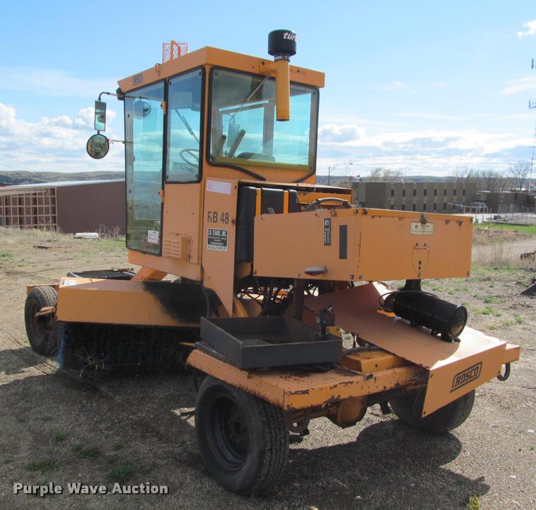 Rosco RB-48 broom in Pierre, SD | Item K3881 sold | Purple Wave
