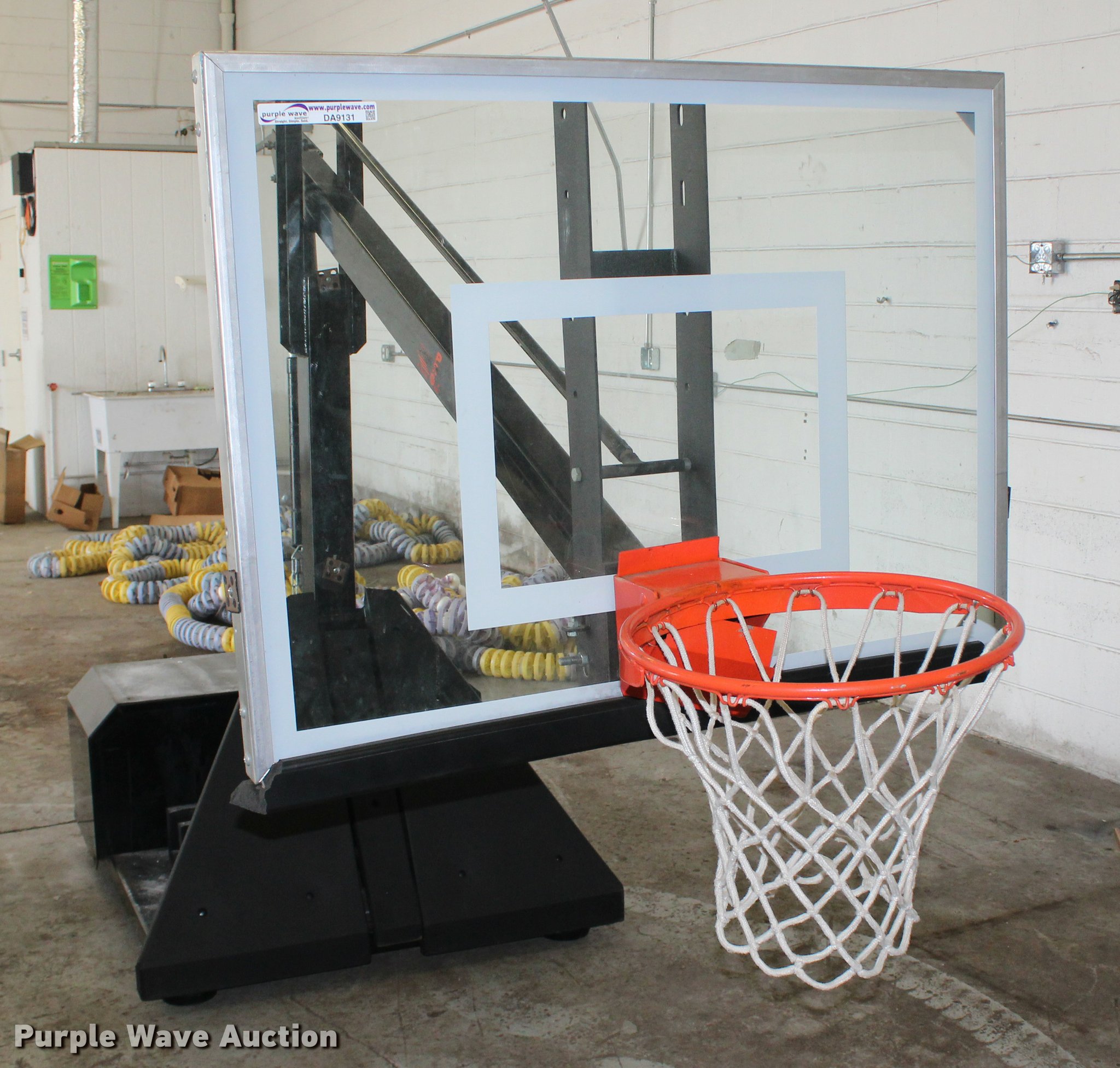Furture Pro basketball goal in Lebanon, MO | Item DA9131 sold | Purple Wave