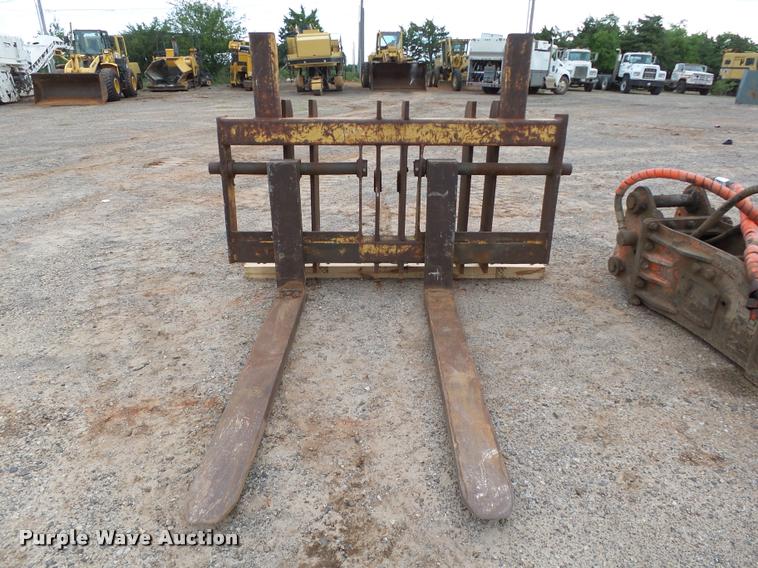Pemberton IH540 wheel loader pallet forks in Edmond, OK | Item DB0238 ...
