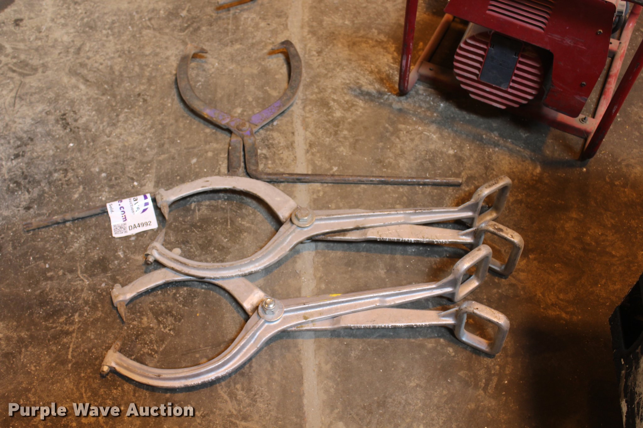 (3) tire tongs in Kansas City, MO | Item DA4992 sold | Purple Wave