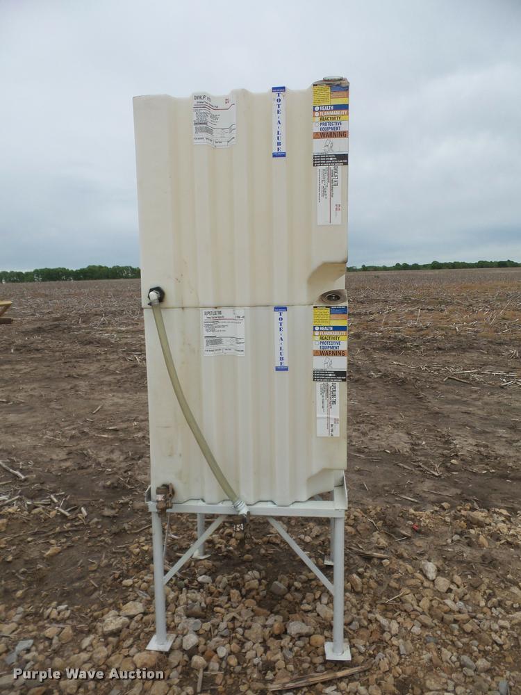(2) poly oil tanks in Westphalia, KS | Item DA8160 sold | Purple Wave