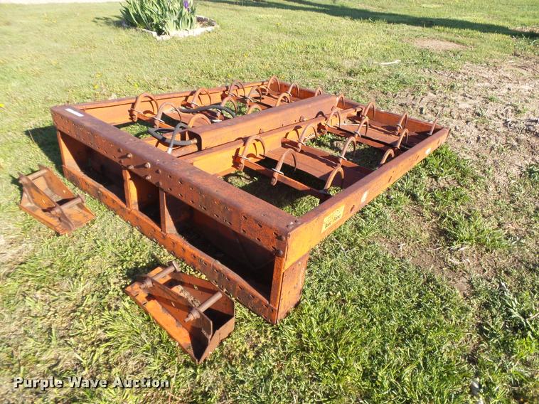 Farm Hand bale hand in Albert, KS | Item DE9000 sold | Purple Wave