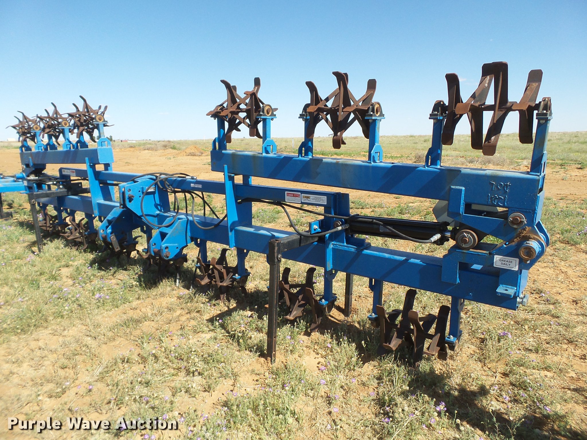 Sam Stevens sandfighter in Tarzan, TX | Item DL9185 sold | Purple Wave