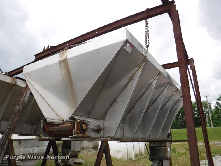 Monroe stainless steel V-box spreader in Mound City, KS | Item DJ9082 ...
