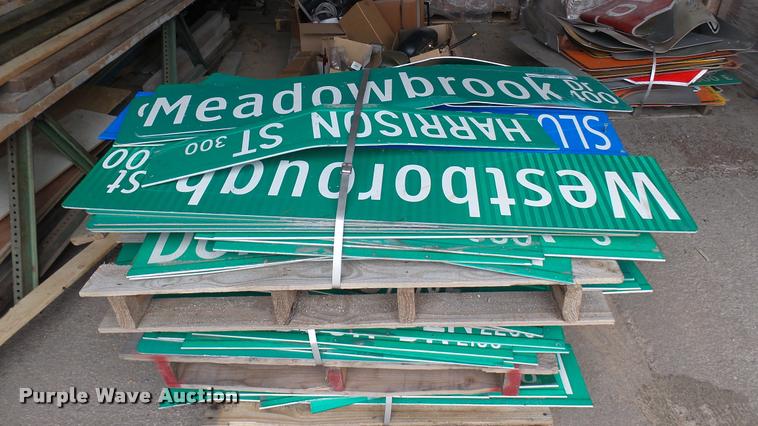Street signs in Newton, KS | Item DQ9201 sold | Purple Wave