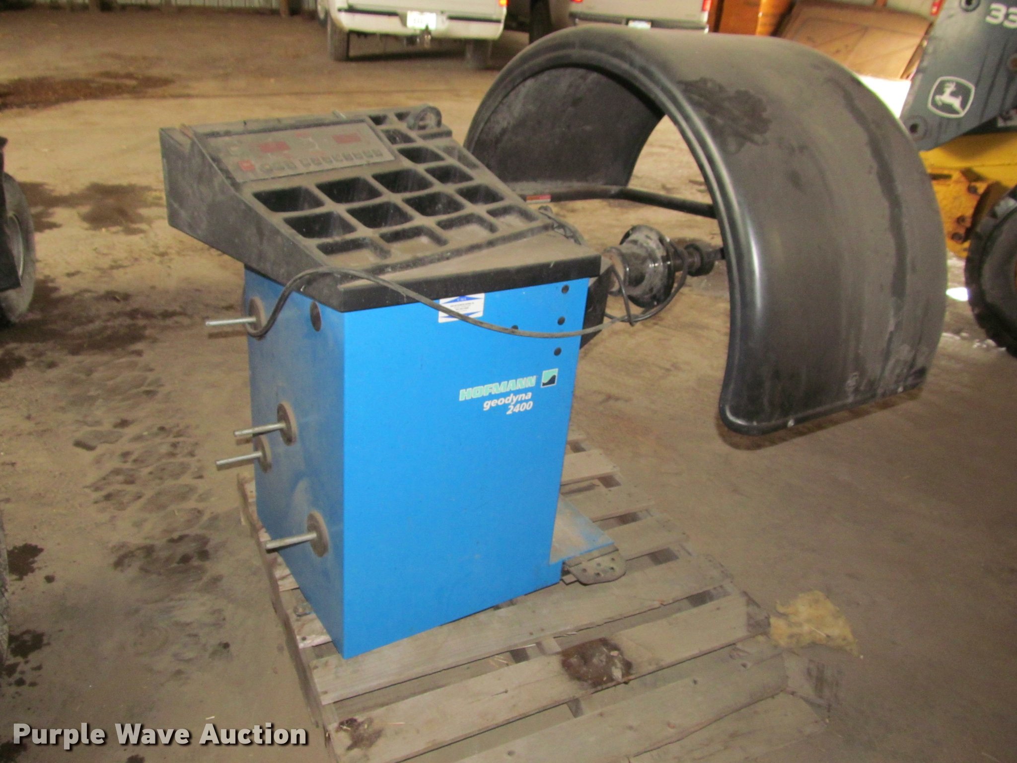 Hofmann Geodyna 2400 tire machine in Eudora, KS | Item DG9428 sold ...