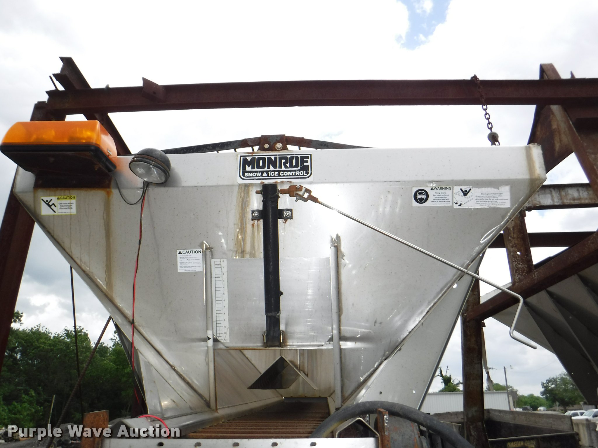Monroe stainless steel V-box spreader in Mound City, KS | Item DJ9082 ...