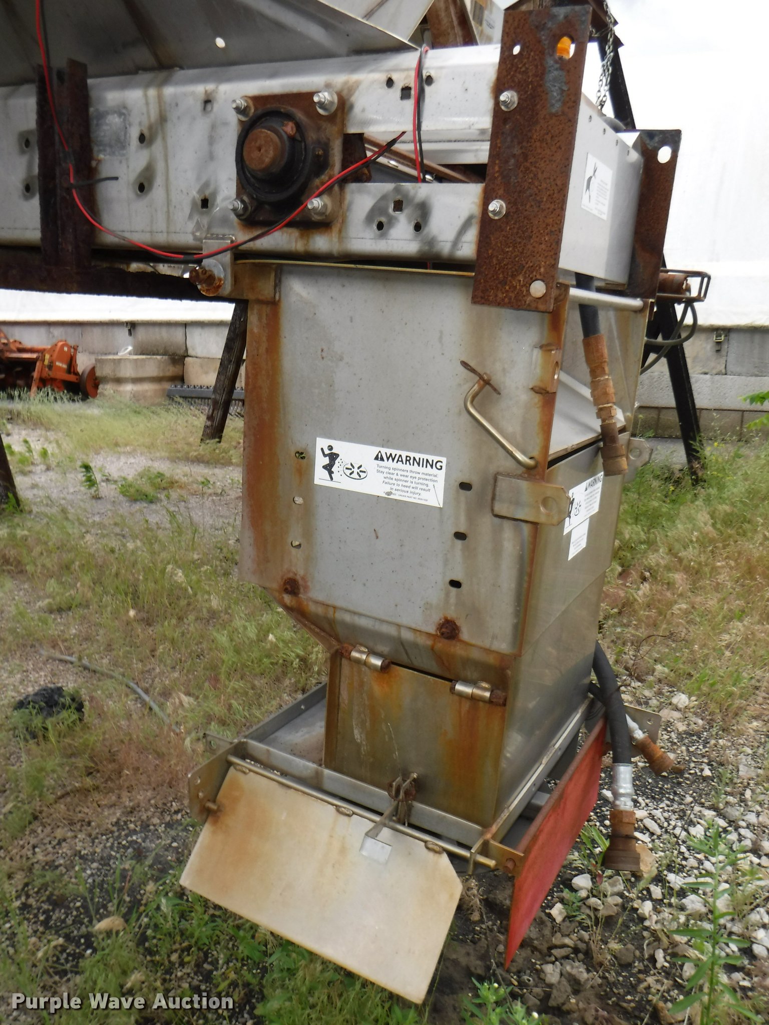 Monroe stainless steel V-box spreader in Mound City, KS | Item DJ9082 ...