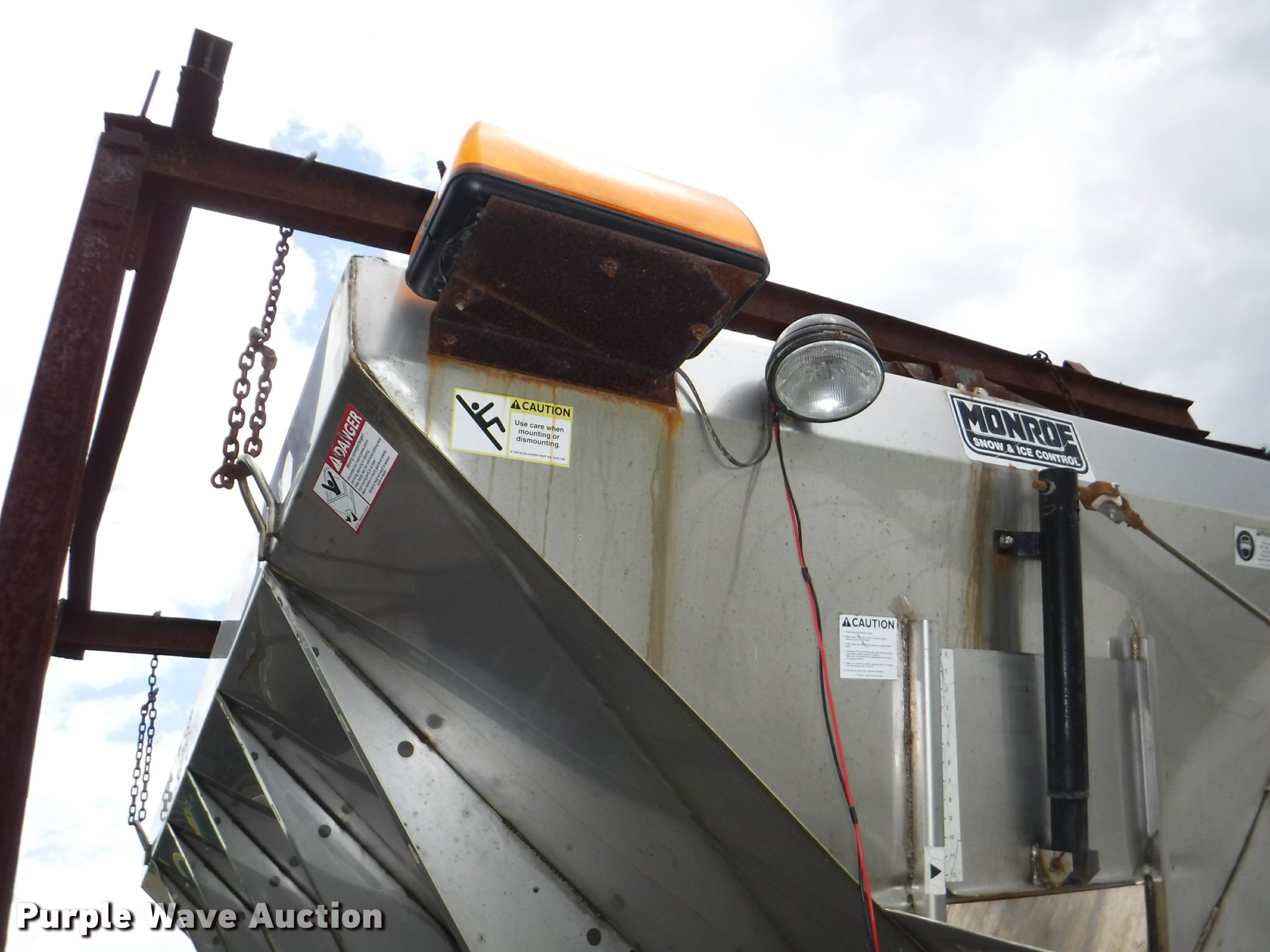 Monroe stainless steel V-box spreader in Mound City, KS | Item DJ9082 ...