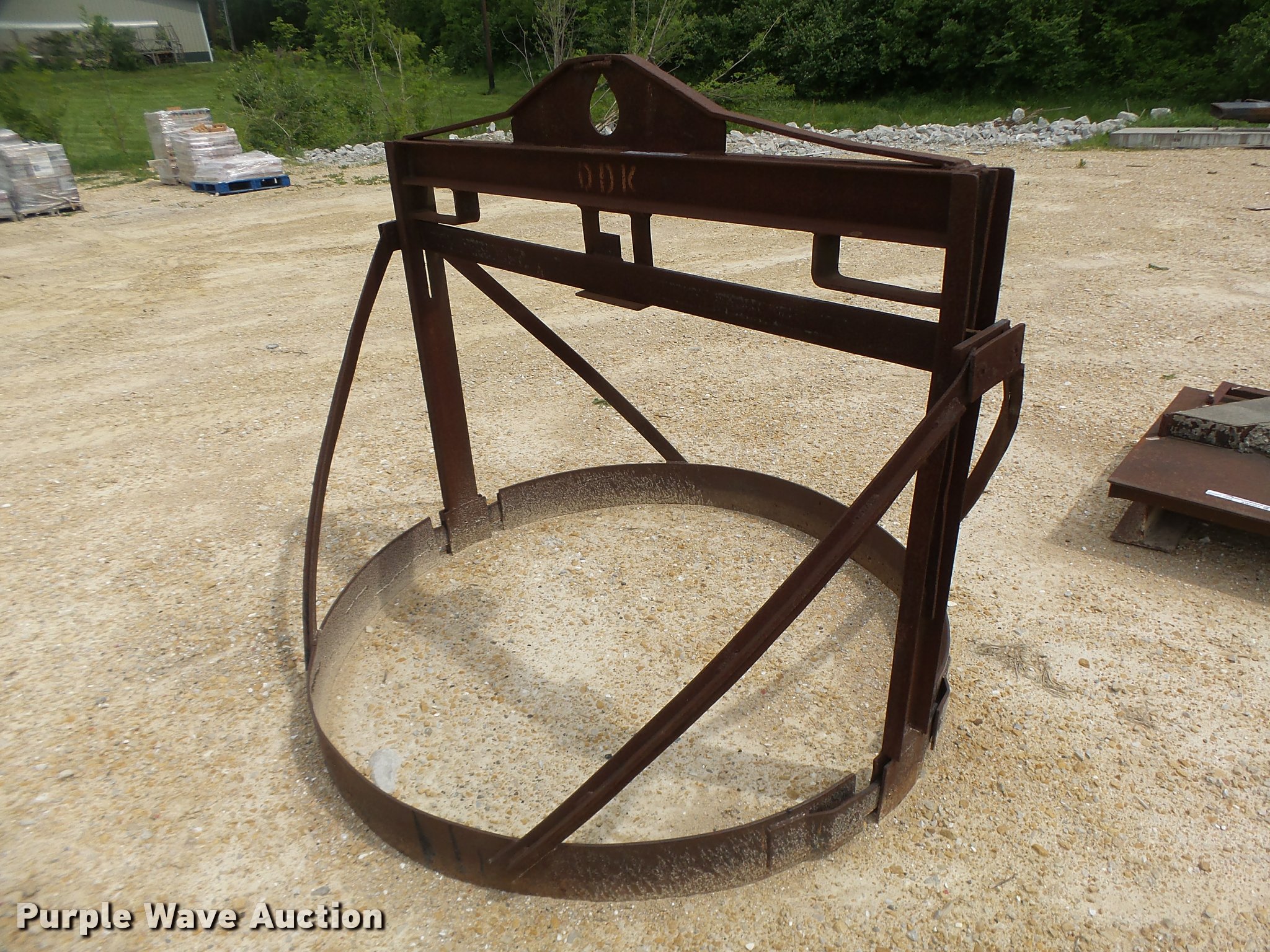 Manhole hoist in Fulton, MO | Item AW9508 sold | Purple Wave