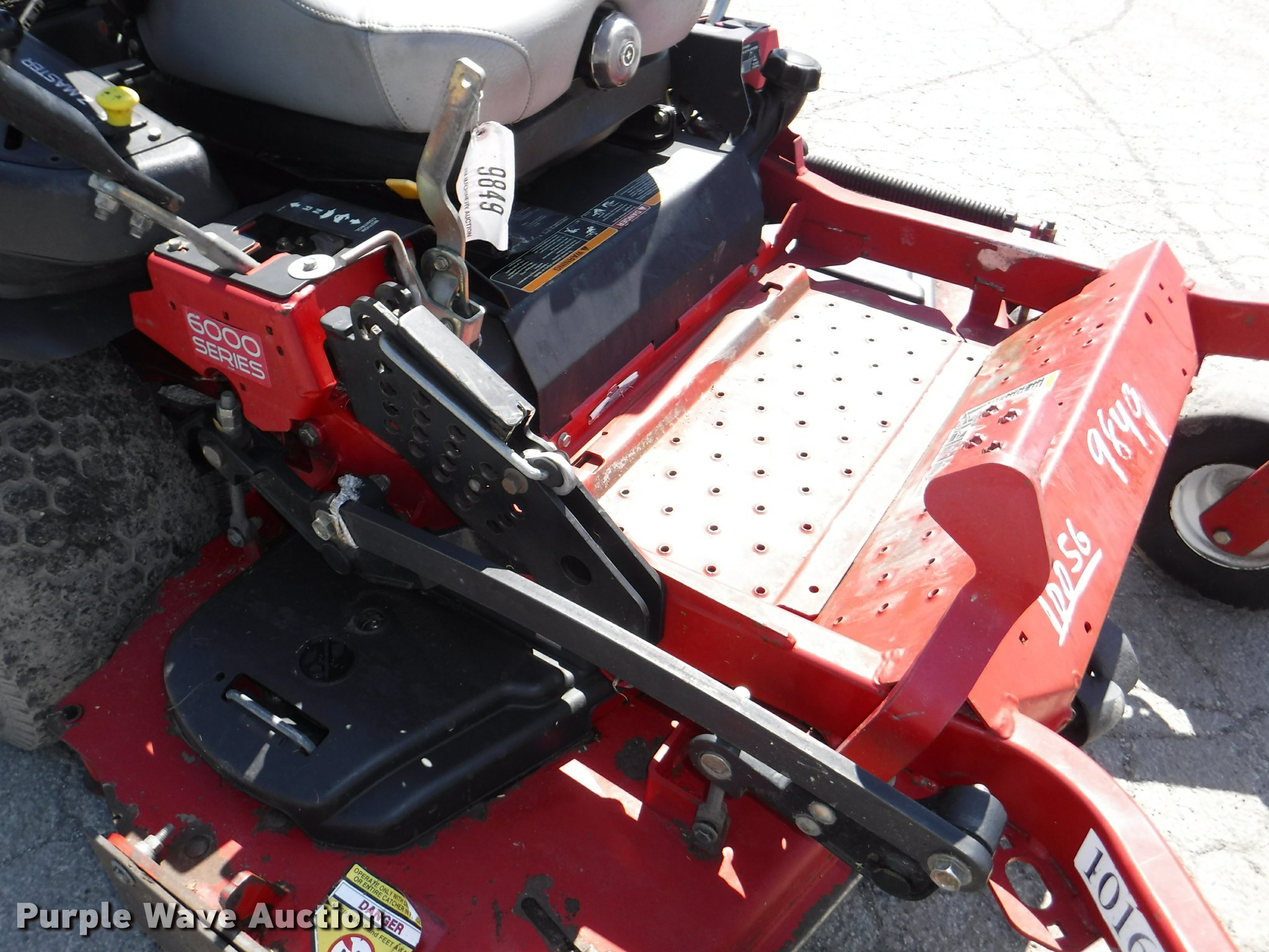 Toro 74925 ZTR lawn mower in Iola, KS | Item DJ9077 sold | Purple Wave